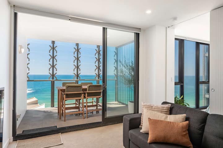 Elite Escape - Absolute Beachfront Luxury - Newcastle