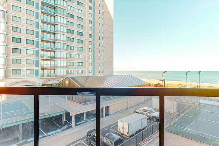 Sunny Beach Bliss: Pool, Gym, Sauna & Views - Ocean City, MD