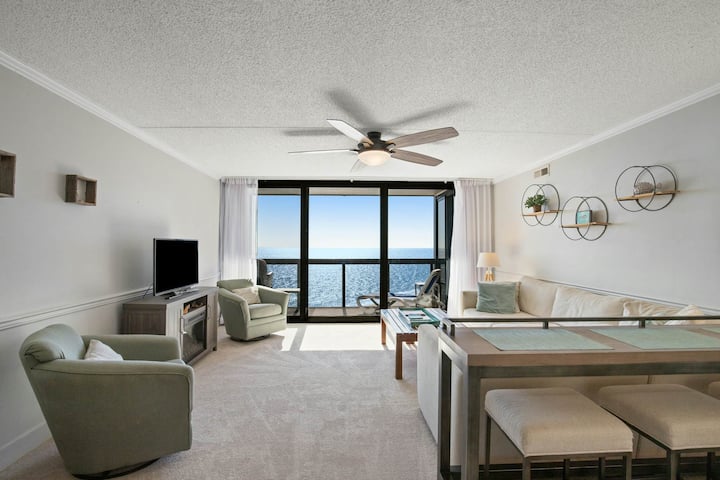 Oceanfront Escape: Pools, Ac & In-unit Laundry - Ocean City, MD
