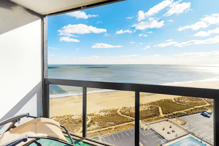 Ocean View Condo With Pool & Private Balcony - Ocean City, MD