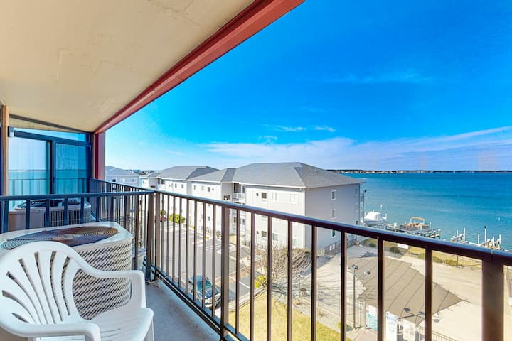 Bayfront 3br | Outdoor Pool | Fireplace | Ac - Ocean City, MD