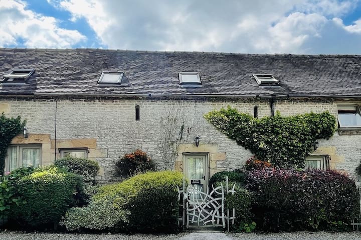 Elliott Cottage | 3 Bed | Sleeps 4 | Peak District - Longnor
