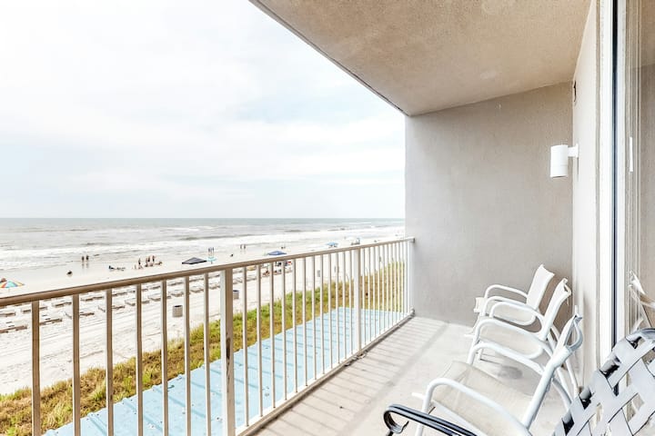 Charming, Waterfront Condo With Pools, Fitness Cen - Panama City Beach, FL