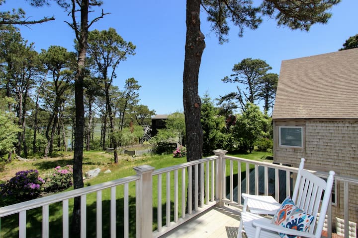 Striking 4br Waterview | Balcony - Wellfleet, MA