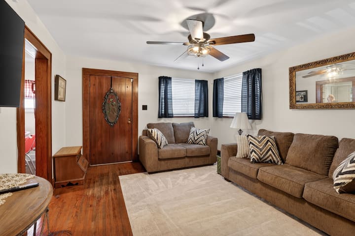 Vintage Home Near Casino, Speedway And Music Sites - 브리스톨