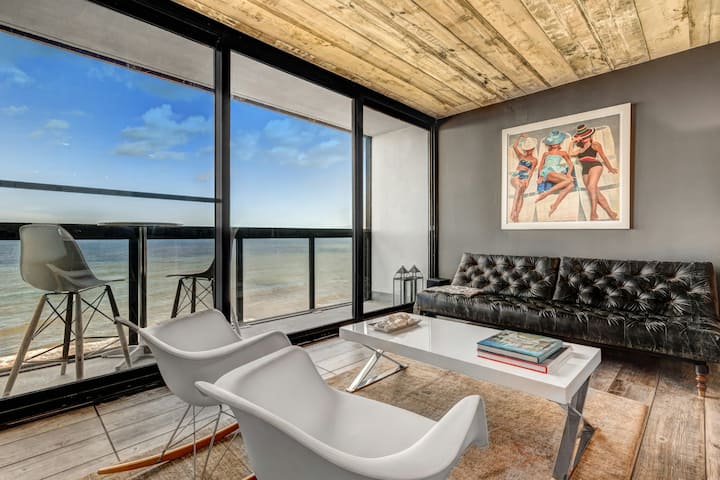 1br Oceanfront 15th-floor | Balcony | Pool - 芬威克島