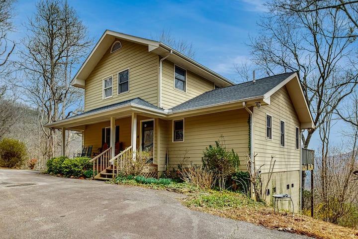 Gorgeous 3br Mountainview Dog Friendly | Hot Tub - Sylva, NC