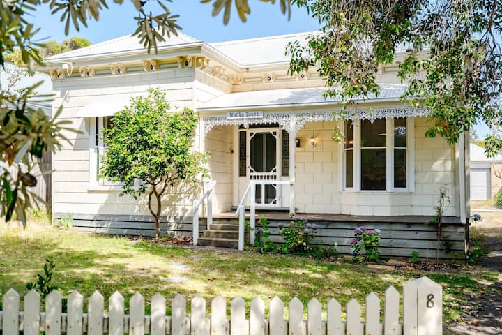 Perfect Point Lonsdale Cottage - Point Lonsdale