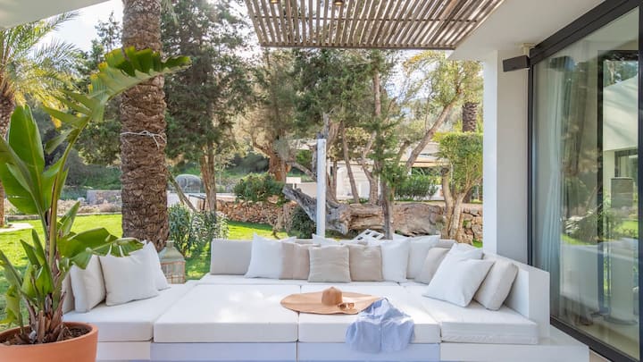 Lovely Villa With Pool - Es Pujols