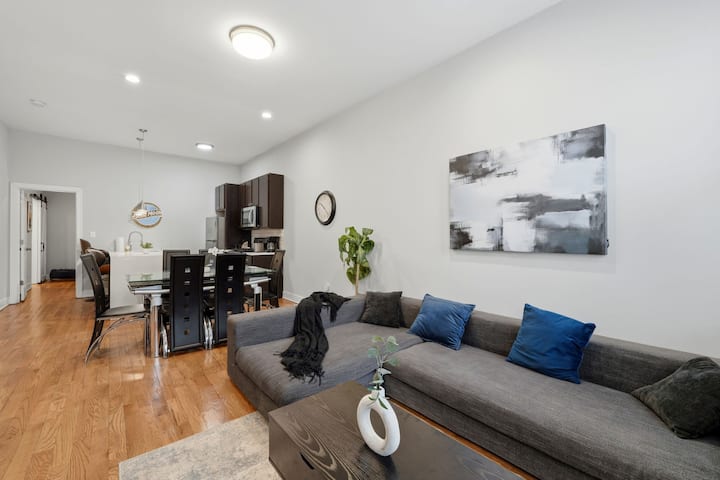 Pilsen Retreat: 4br 3ba Near Downtown Chicago - Chicago, IL