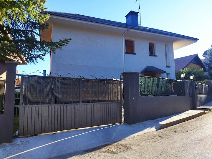 Villa San Lure Jaca Chalet Con Jardín Jaca - Jaca