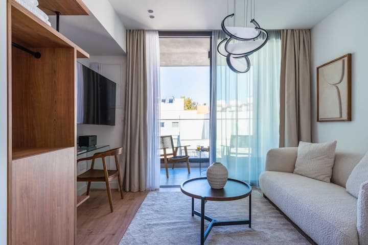 Central Limassol Studio W/ Balcony Near Beach - Limassol