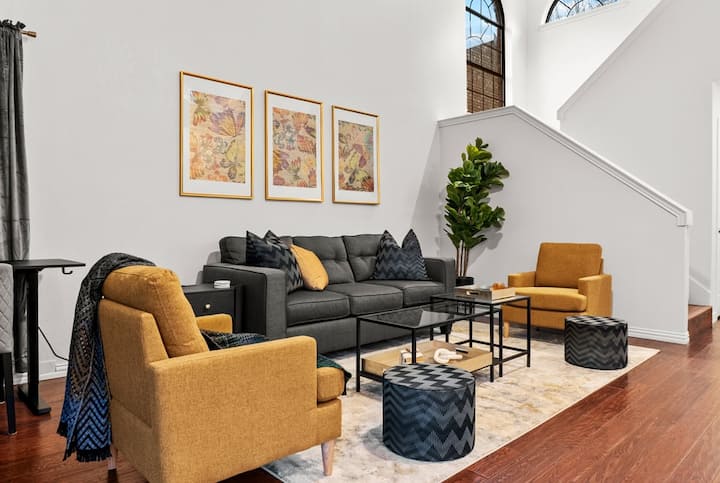 Stylish Luxury Home Near Legacy Offices - Plano, TX