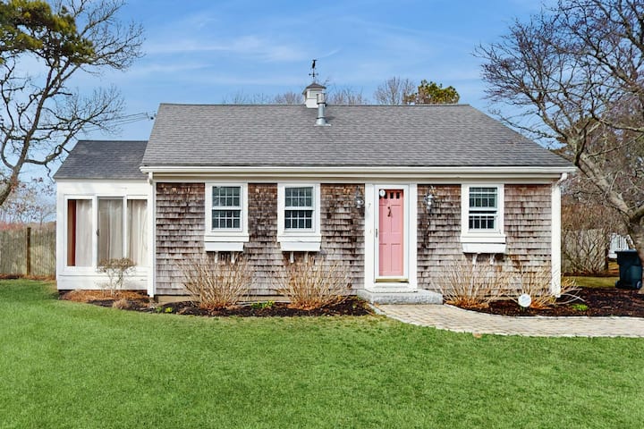 Quaint 2br Dog Friendly | Fireplace | Deck - Chatham, MA