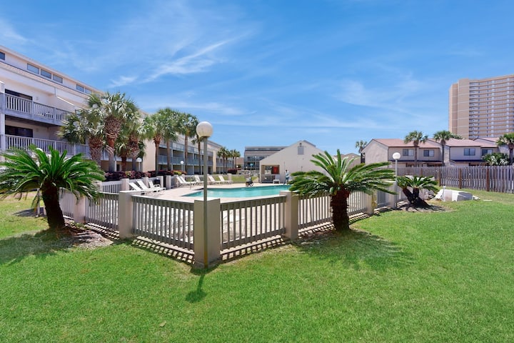 Bright 1br 1st-floor | Patio | Pool & Hot Tub - Panama City Beach, FL