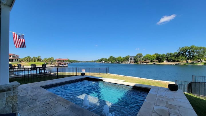 Gigi's Jewel +Lakefront +Elevator +Pool +Golf +Fun - Kingsland, TX