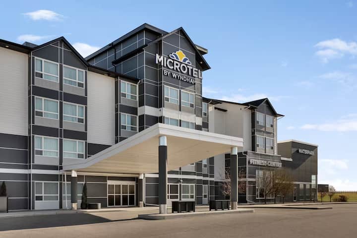 Microtel Weyburn| 1br Queen Suite | Hwy 39 Access - Weyburn