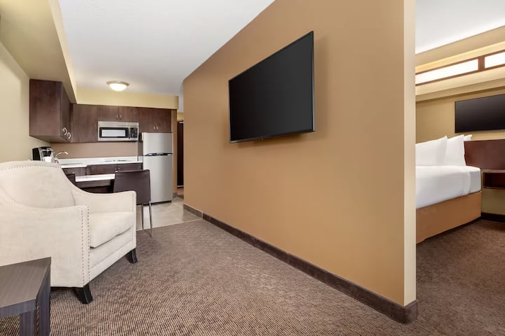 1br Suite+sofa Bed | Microtel Weyburn | Museums - Weyburn