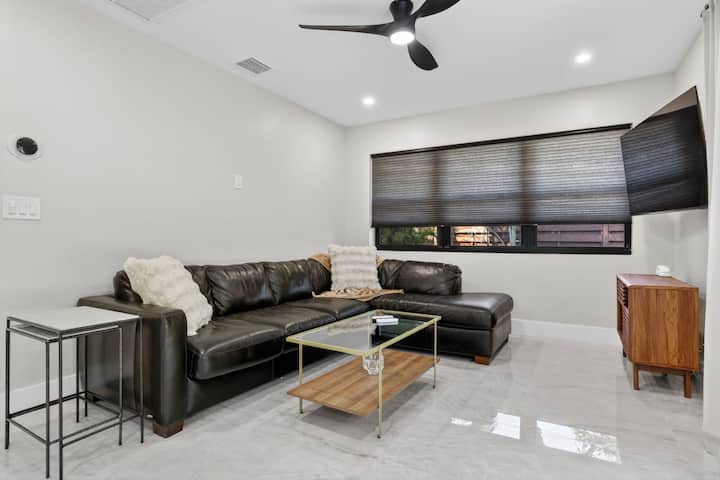 Newly Renovated Pompano 2br/2ba Home W/heated Pool - Pompano Beach, FL