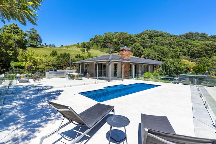 Moonraker - Fireplace With Swimming Pool - Berry