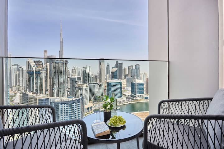 Elegant 2br W/ Burj & Canal Views - Business Bay! - Dubai