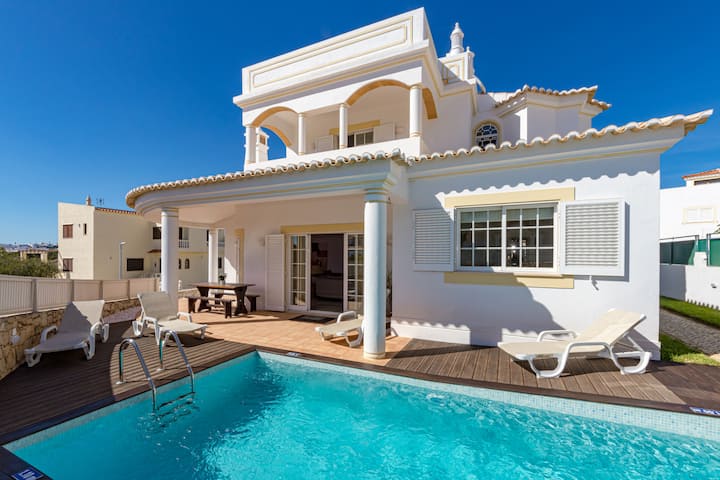 Villa Cecília Avec 3 Chambres Et Proche D'albufeir - Albufeira
