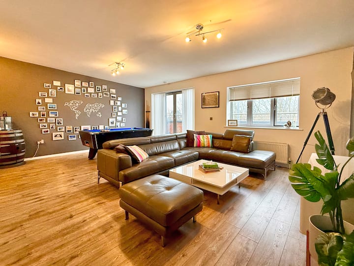 Split Level Unique Large 2bdr Apartment - Chelmsford