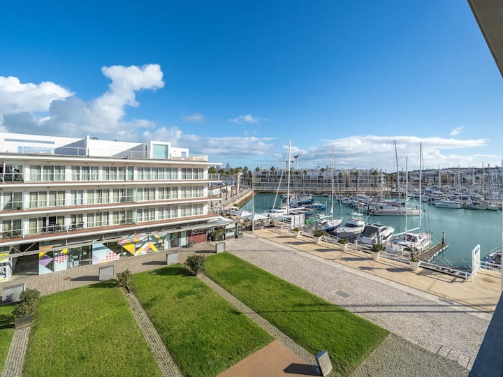 Top Floor Marina Apartment With Classic Charm - Lagos