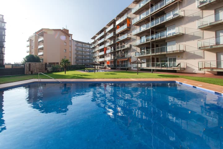 Apt W/ Pool + Covered Parking + Terrace (6) - Roses