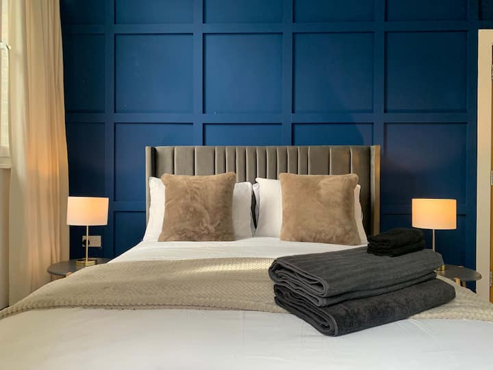 Long Stay Town Centre Deluxe King Apartment - Warrington