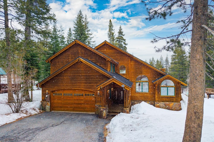 Sleeps 20 • Hot Tub • Near Skiing & Donner Lake - Truckee, CA
