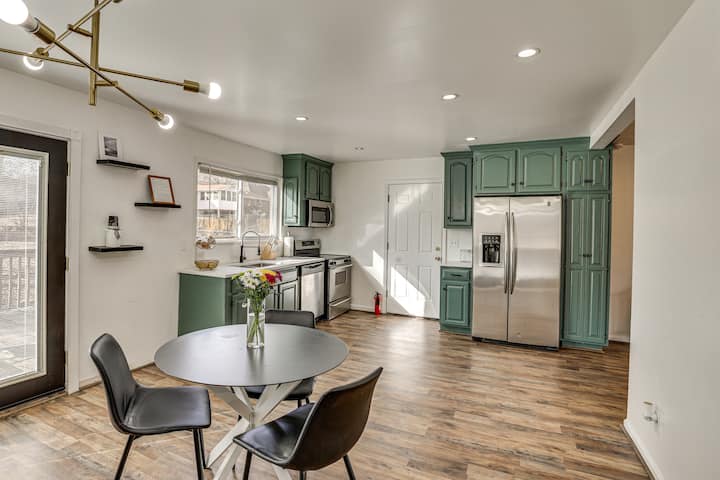 Easy Stadium Access! Home W/ Deck In Independence - Independence, MO