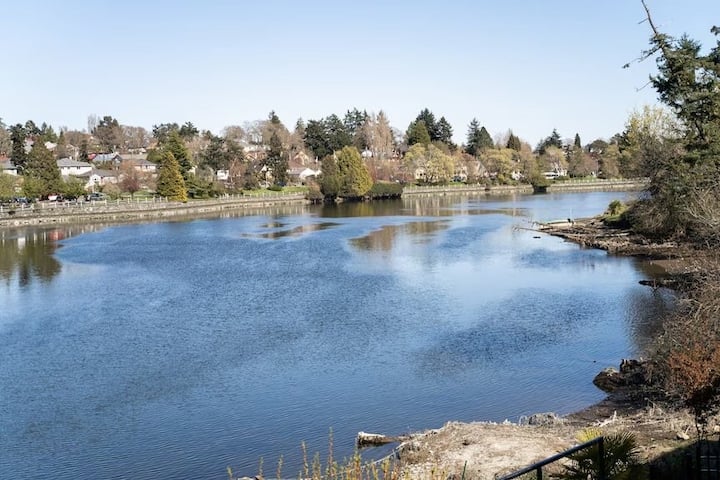 Gorgeous Westcoast Waterfront - Saanich