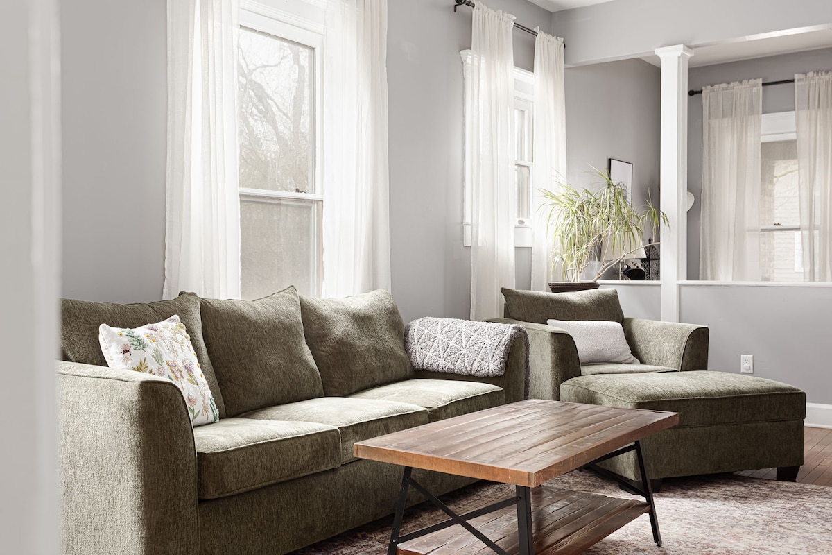 Indy Classic | Sala de juegos | A pie de Mass Ave - Casas en alquiler ...