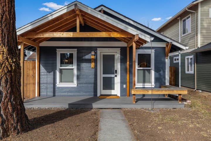 Bluebird Day - Pine Rosa Retreat - Bend, OR