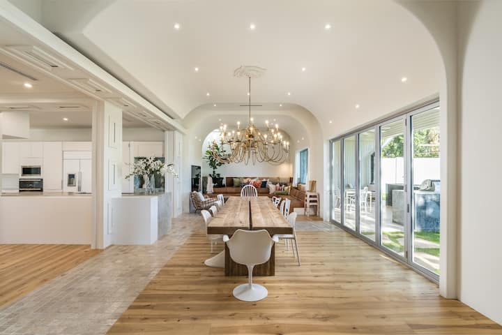 Designer Mansion - Indoor Pickleball & Sleeps 20+ - Phoenix, AZ