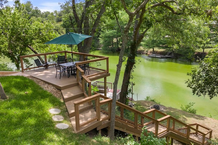 Stunning Rivrefront 3br With Hot Tub, Water View! - Seguin, TX