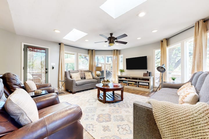 4br Serene Stay With Wrap-around Porch - Dogs Ok - Wimberley, TX