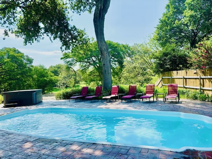 Waterfront 4br With Private Hot Tub & Pool - Seguin, TX