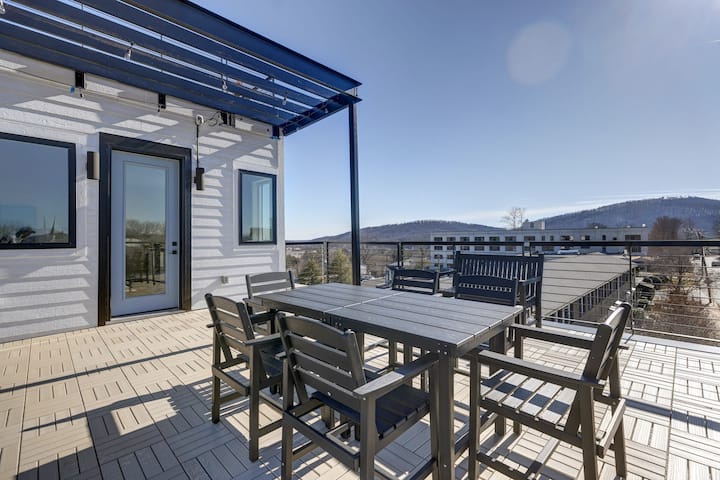 Rooftop Retreat With Mtn Views | Downtown Mall - Charlottesville, VA