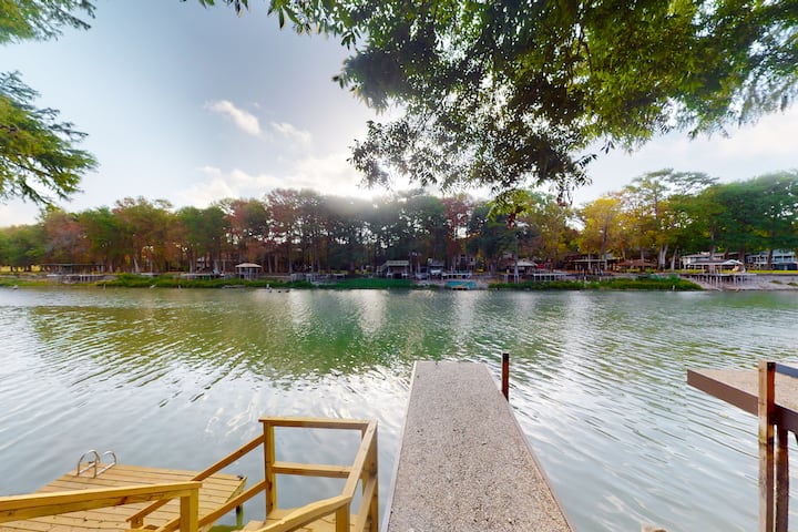 4br Riverfront House With Guest House, River Views - Seguin