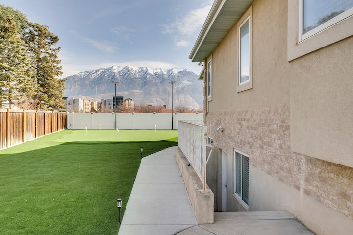 Stunning Peak Views Near Utah Lake! Cozy Getaway - Orem, UT