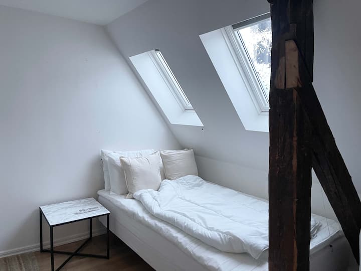 Wonderful Studio With Roof Beams In The Old Town - Estocolmo