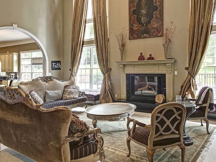 Luxury On The Lake: Greensboro Vacation Rental - Greensboro, NC