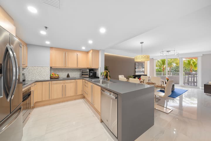 Oceanview 2b Condo At The Ocean Place-3c - Miami Beach, FL
