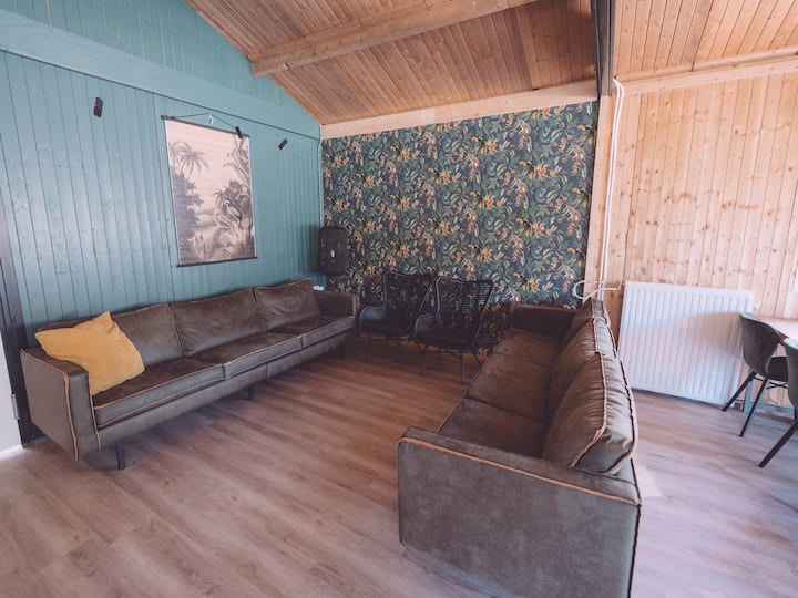 Séjour De Groupe Près Du Terrain De Jeu - Urk