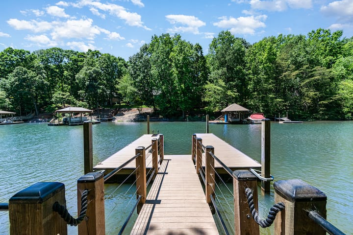 Heron’s Hideaway | Waterfront Cottage W/ Dock - Mooresville, NC
