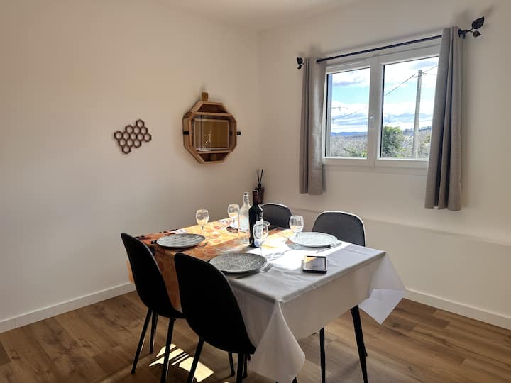 Gite La Butieuse Pour 4 Personnes Avec Une Ruche ! - Château de Sauvan