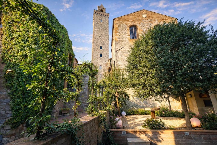 Centre Historique · 3ch/3sdb + Extérieur Privé - San Gimignano