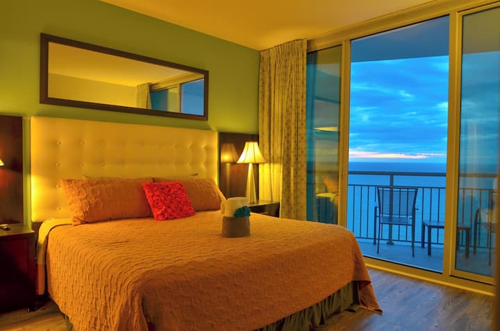 Spacious 5-bedroom Oceanfront Condo In Myrtle Beac - Myrtle Beach